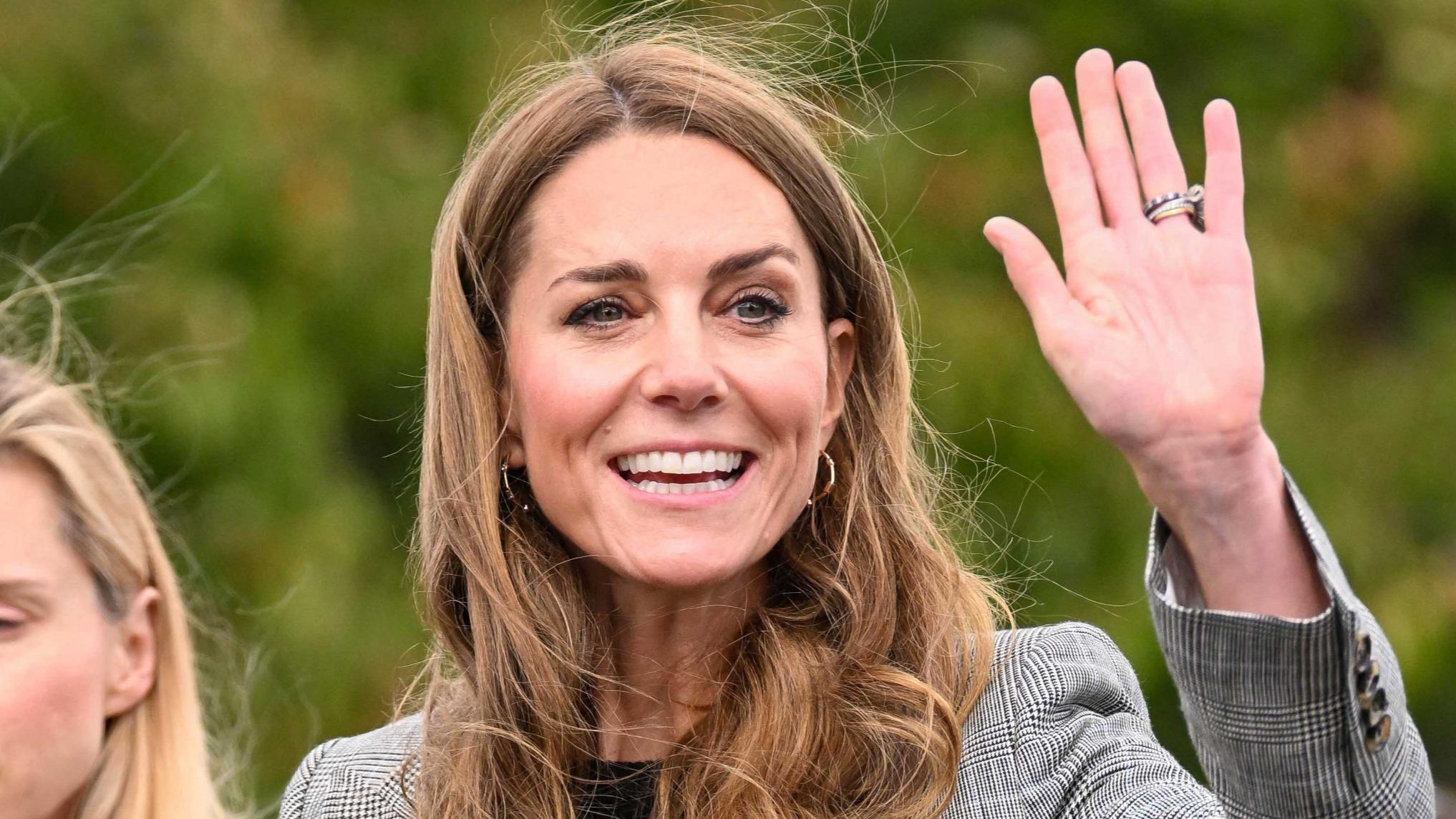 Chapeau rouge et couronne argentée : Kate Middleton se change en cow ...