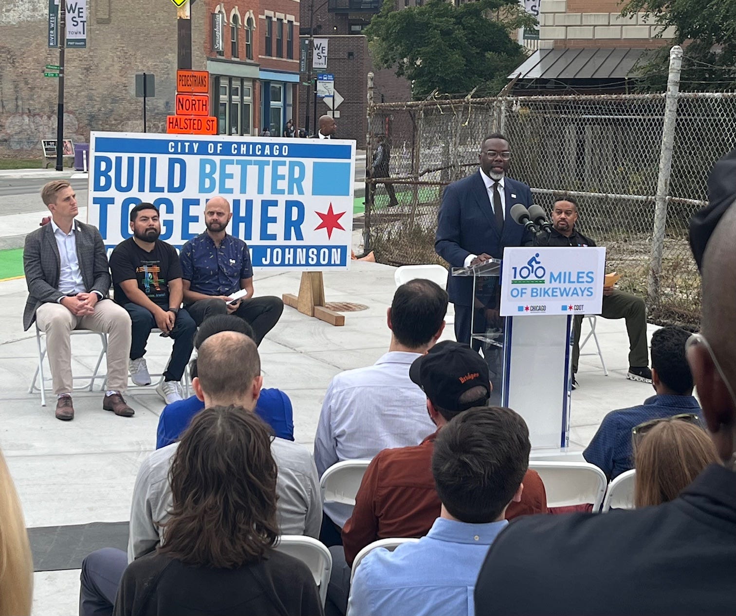 Chicago reaches bike lane milestone