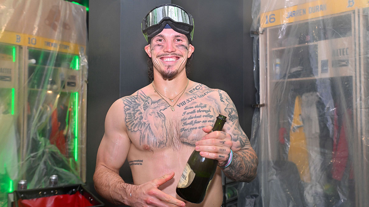 Jarren Duran delivers shirtless declaration during Red Sox’s locker room celebration