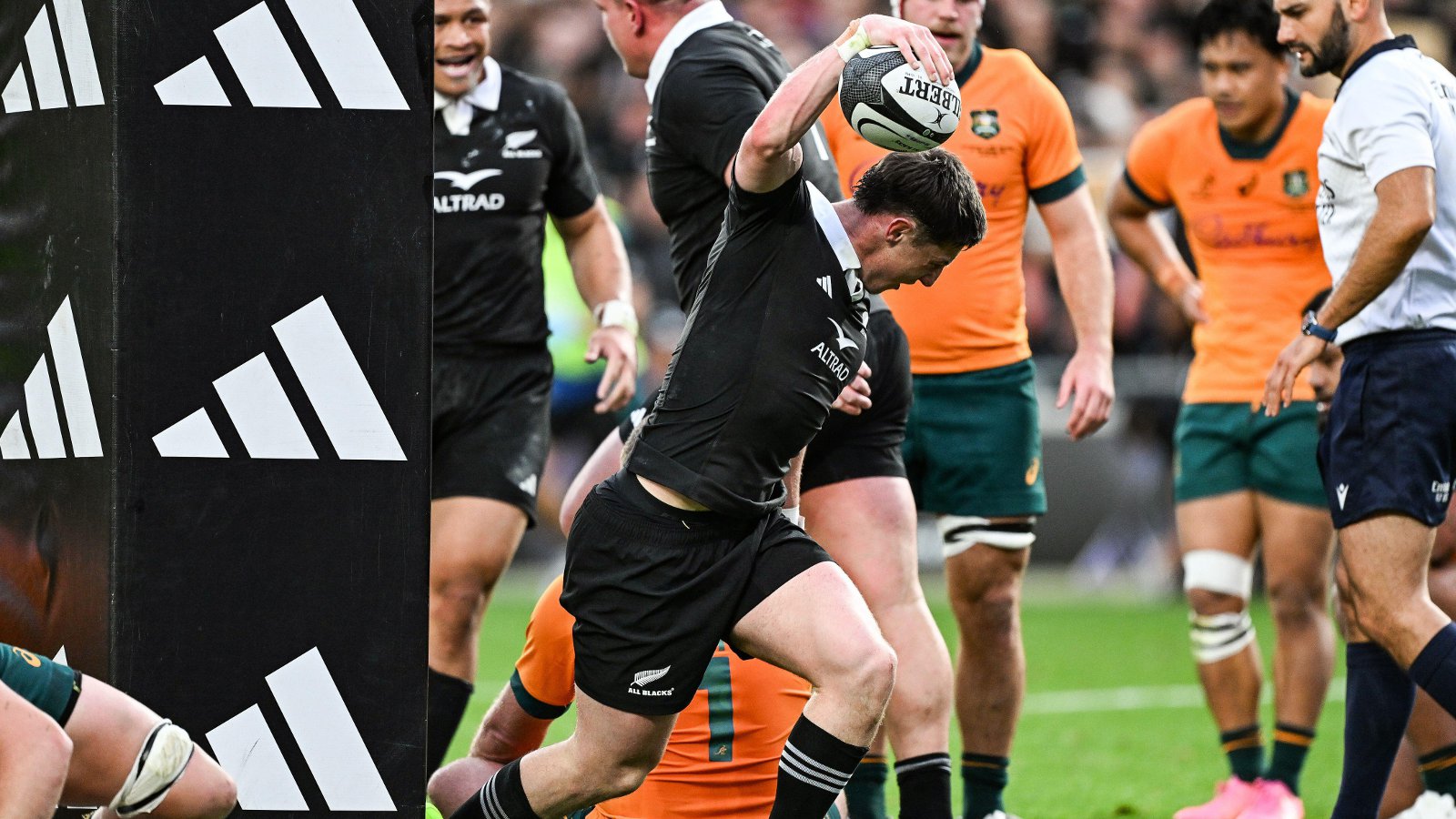 All Blacks retain Bledisloe Cup and extend unbeaten Eden Park run after ...