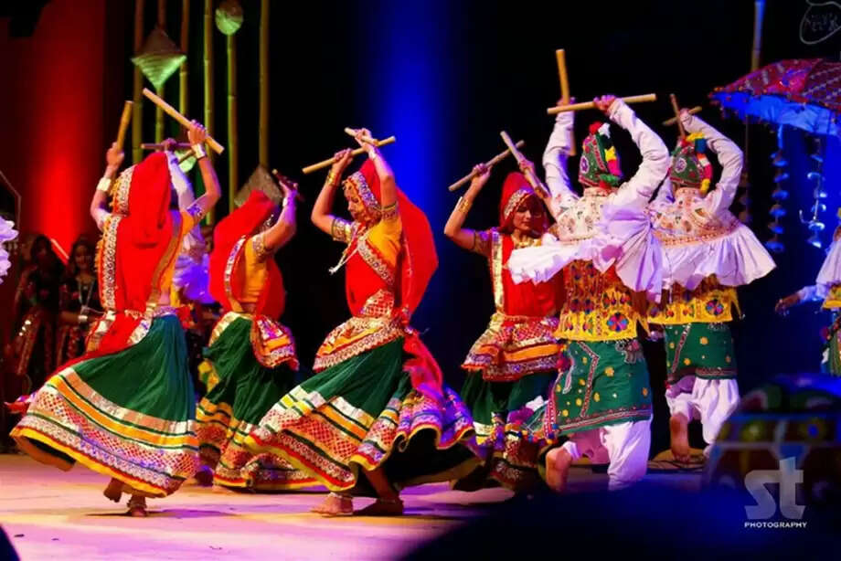 Understanding the Vibrant Traditions of Garba and Dandiya During Navratri