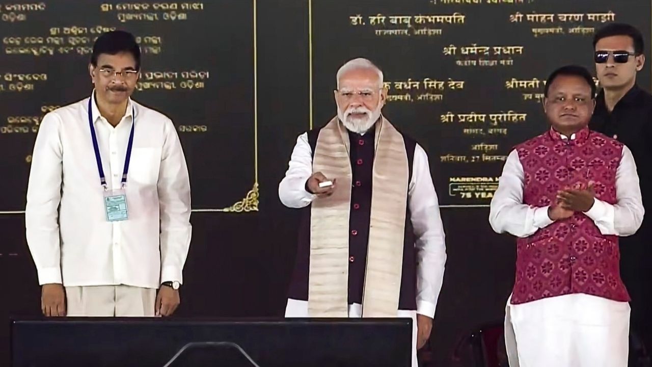 India joins China, S Korea, Denmark as PM Modi unveils BSNL’s ‘Swadeshi ...