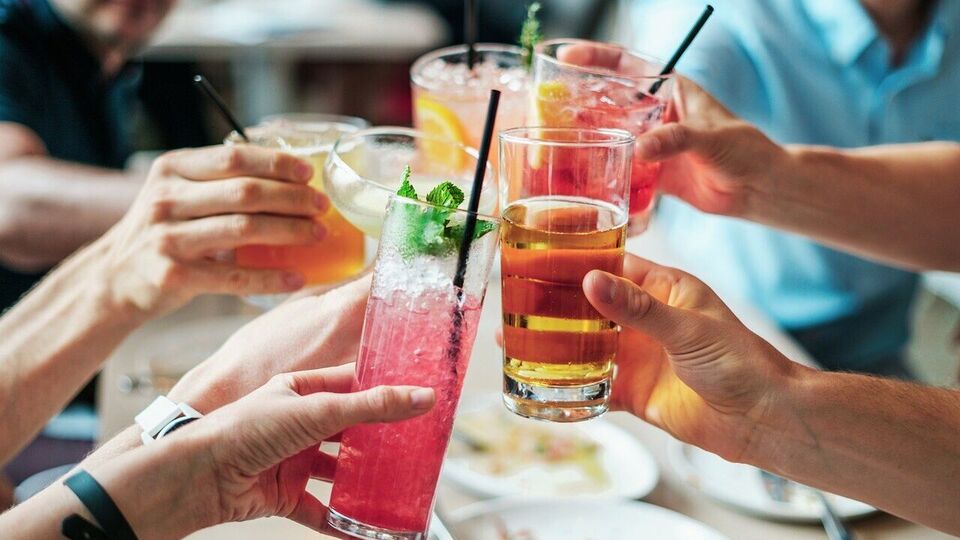 Drinking alcohol in moderation boosts brain health? Here's what you ...