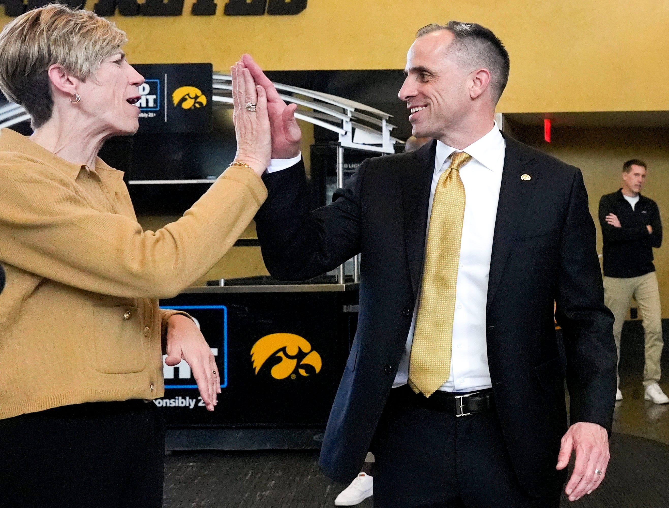 Iowa basketball sets schedule for ‘Hawkeye Hoops from Downtown’