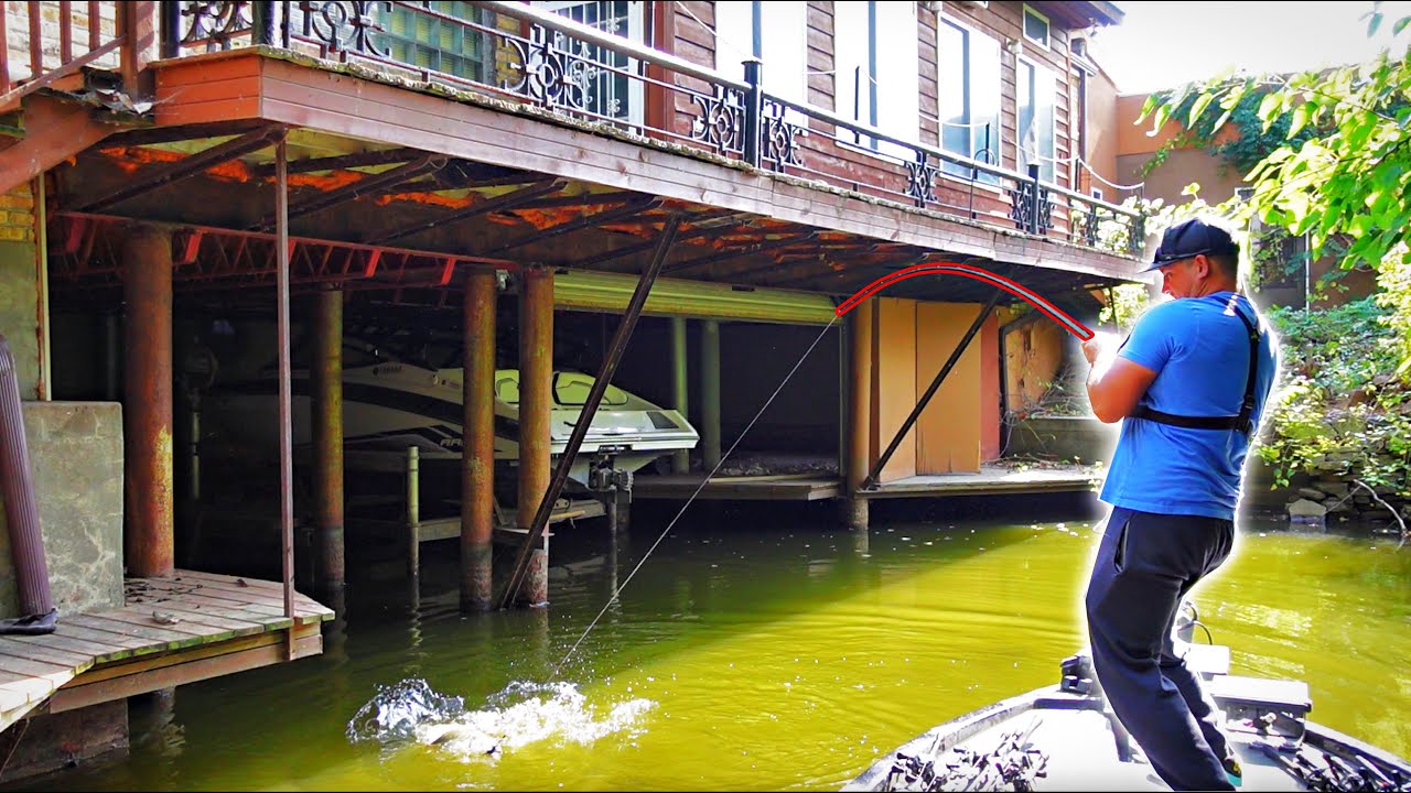 Catching big fish under a creepy abandoned house