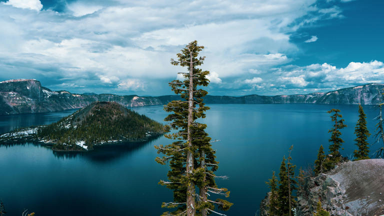 Crater Lake National Park: Oregon’s deepest lake and scenic gem