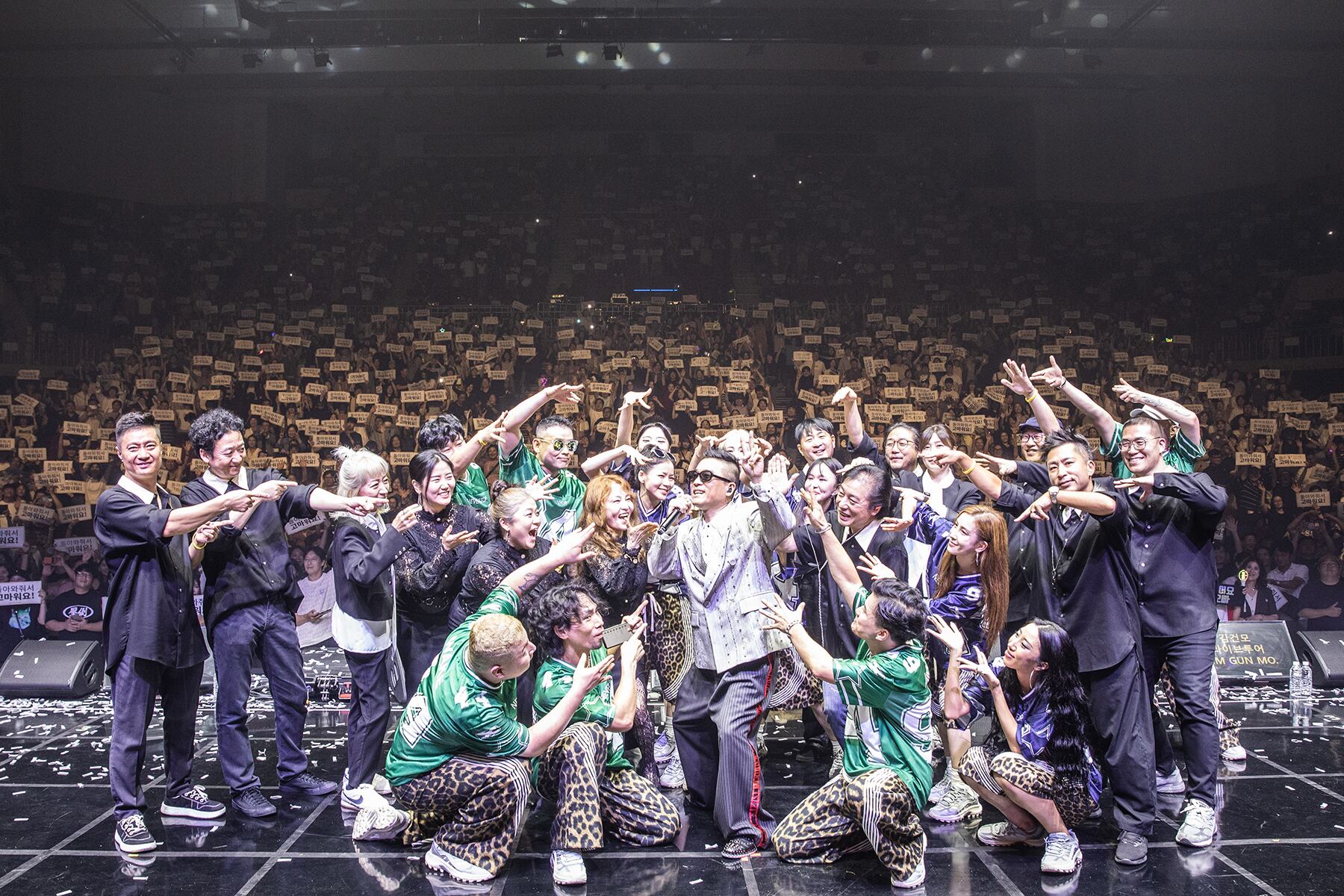 Kim Gun-mo Returns After 6-Year Hiatus, Sheds Tears at Comeback Concert