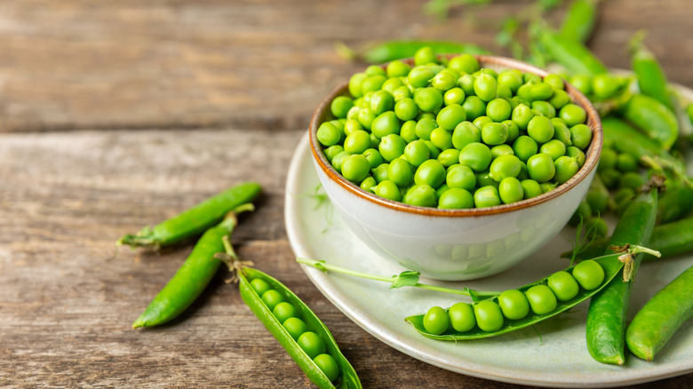 The Meticulous British Method For Eating Peas Using A Fork, According ...
