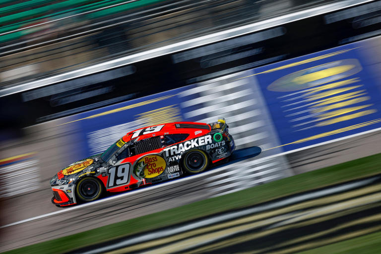 NASCAR Cup Series at Kansas: Starting lineup, TV schedule for today's ...