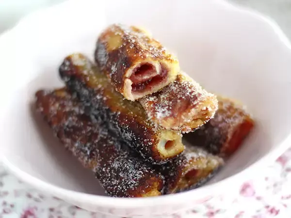 Bread wraps with jam