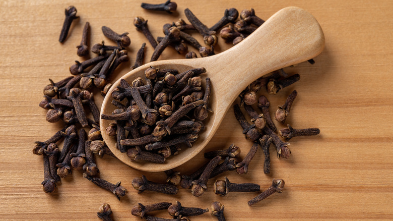 How To Make Tea From Whole Cloves