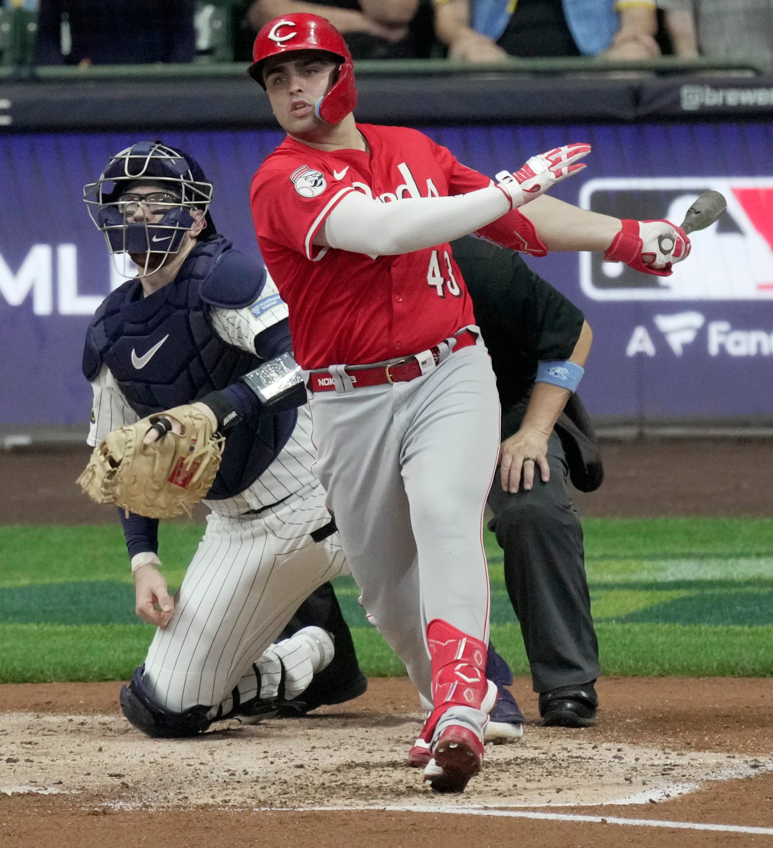 Reds end series losing streak vs. Brewers, MLB playoffs just 1 win away