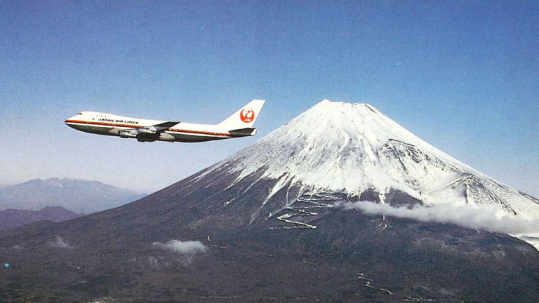 Why Did Boeing Build The 747 With Short-Range Capabilities?