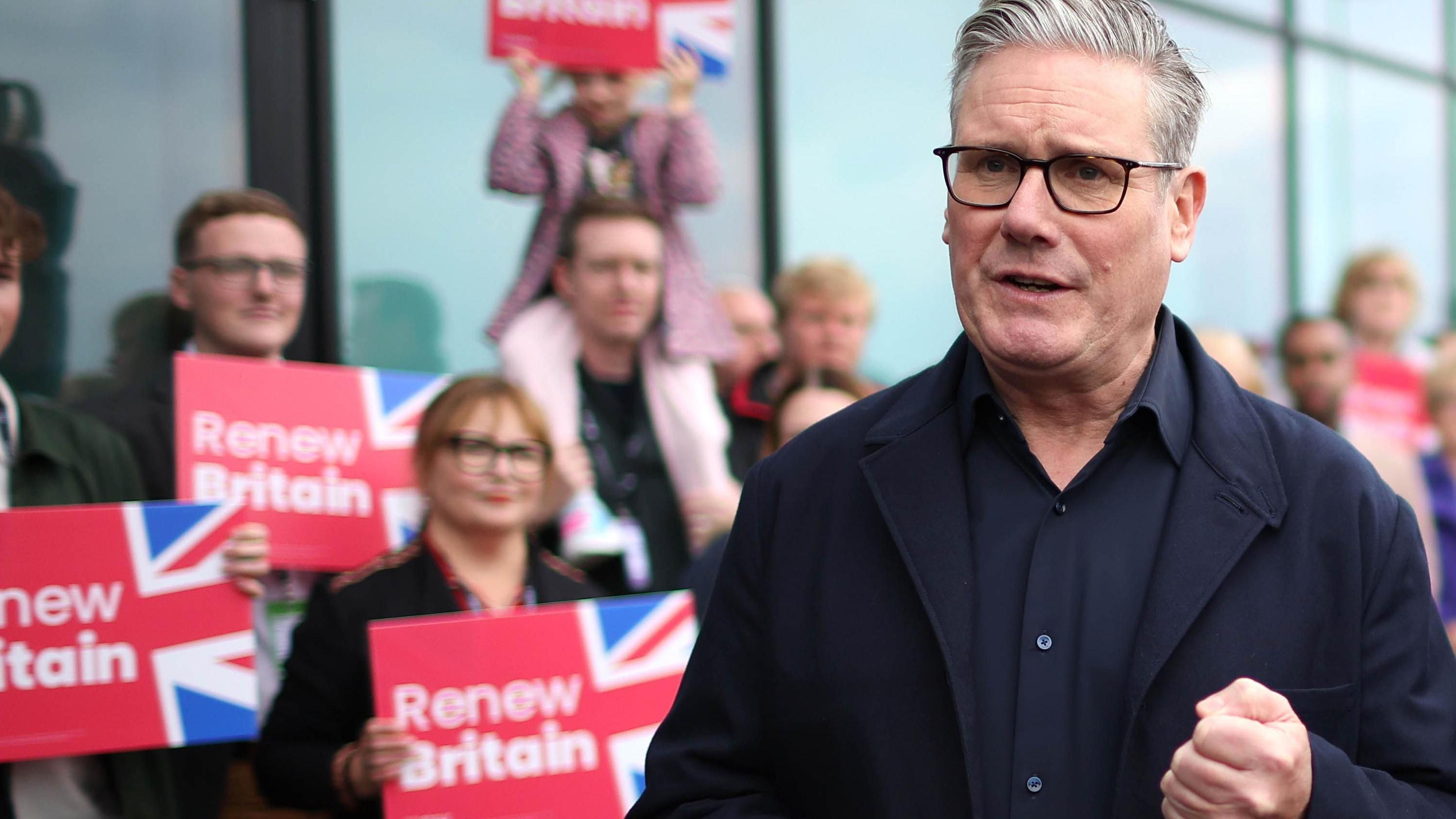 PM takes aim at 'toxic' Reform as he arrives for Labour conference