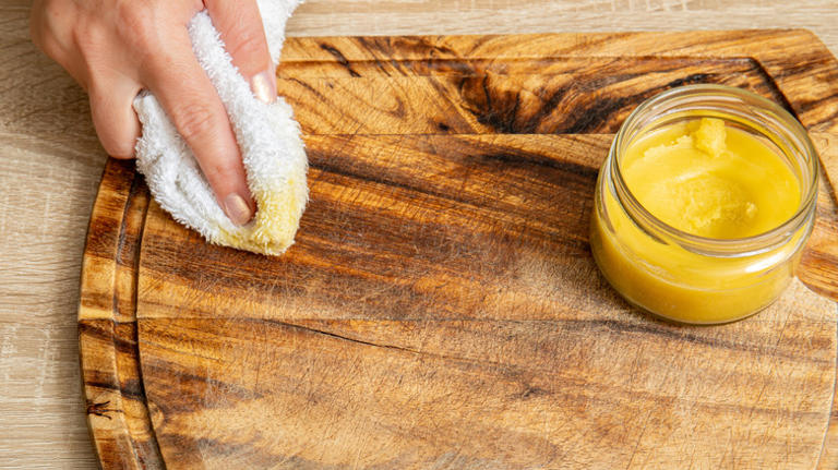 The Type Of Oil You Should Avoid When Seasoning A Wooden Cutting Board