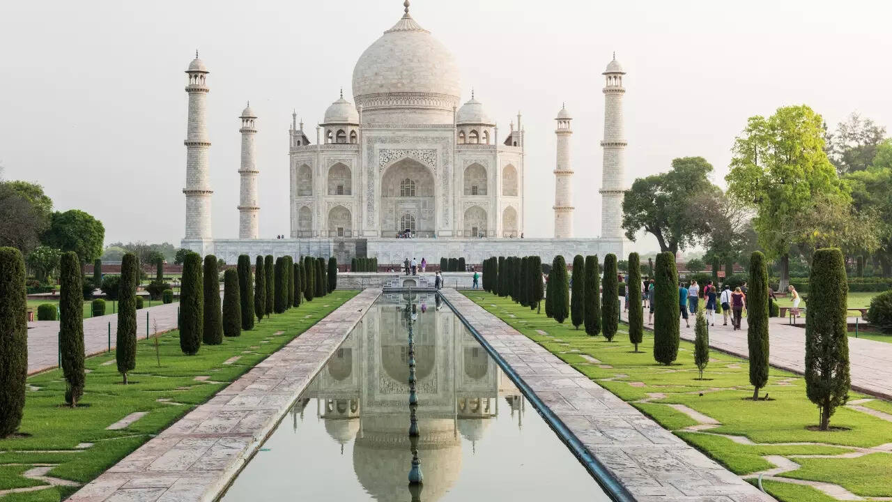 5 exquisite white monuments to explore in India