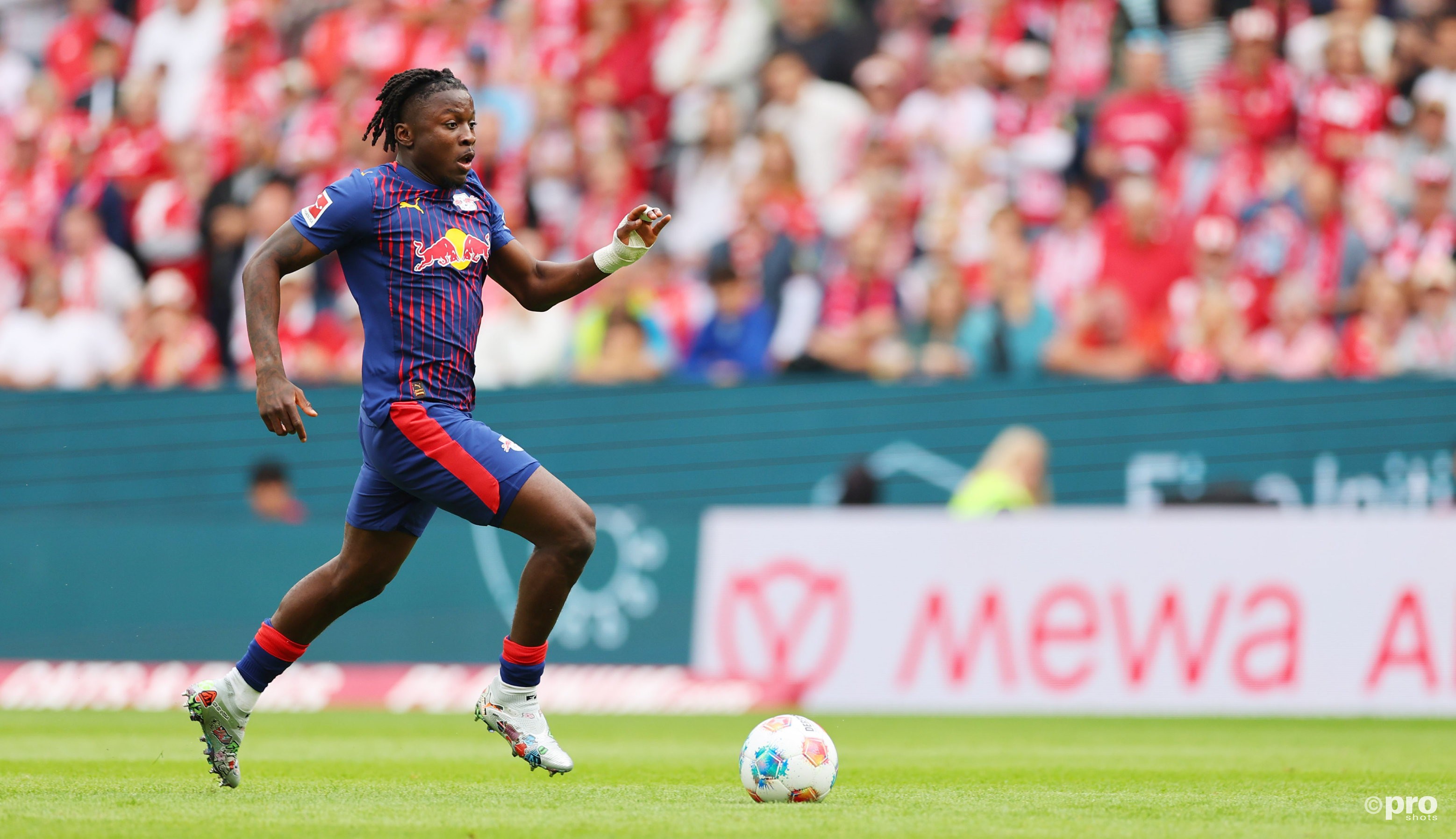 Buitenspel: Bakayoko geniet samen met Klopp van NBA-wedstrijd