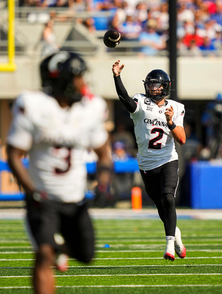 Replay / Cincinnati Bearcats defeat Kansas Jayhawks in Lawrence for Big ...