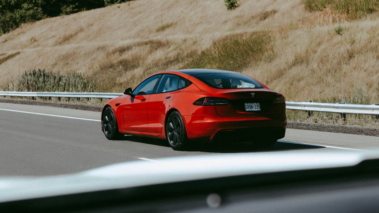 Tesla’s self-driving chaos sparks questions of legality