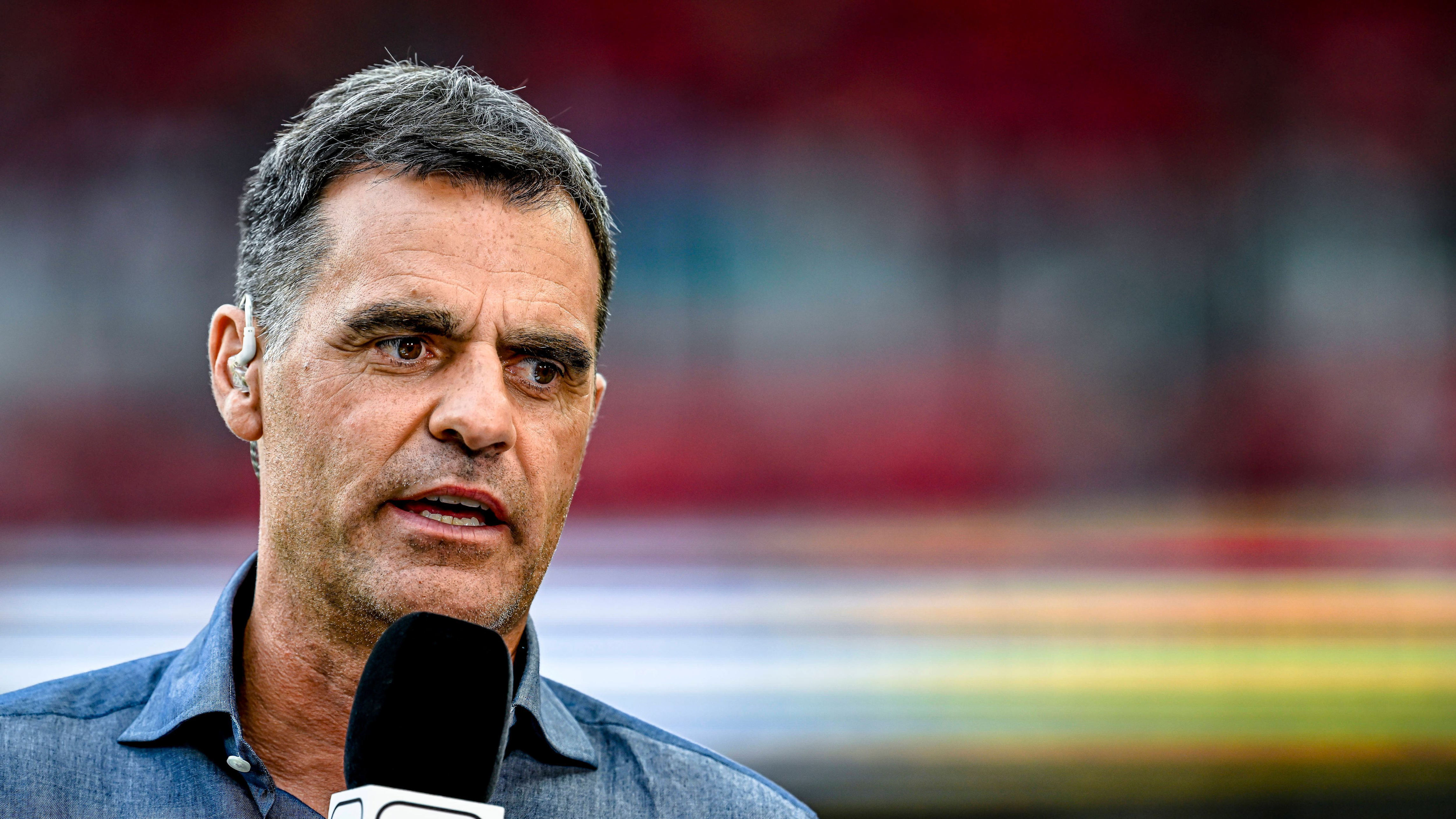 Kenneth Perez schrikt zich kapot en loopt helemaal leeg over Ajax