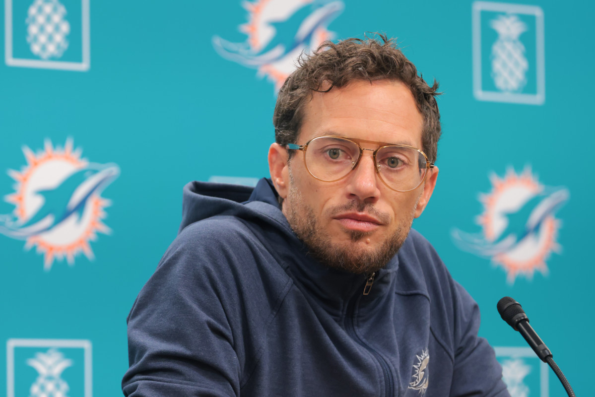 Dolphins Coach Mike McDaniel Announces Darren Waller Decision on Saturday