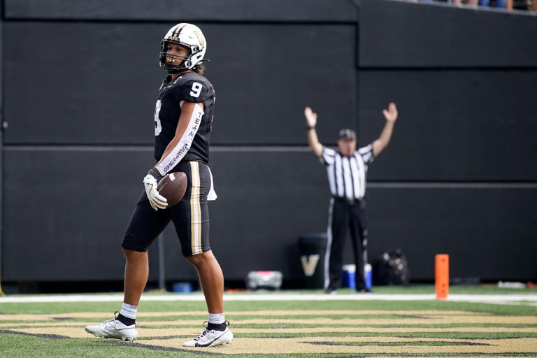 Can Diego Pavia, Vanderbilt football bounce back against LSU? Our ...