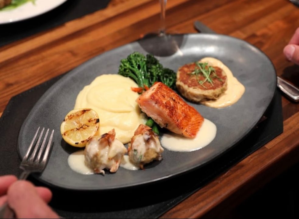 7 Best Seafood Platters at Chain Restaurants