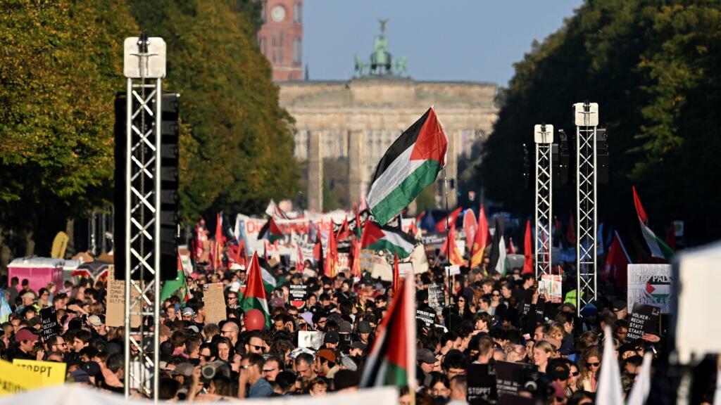 Berlin’s ‘Together for Gaza’ rally draws tens of thousands protesters ...