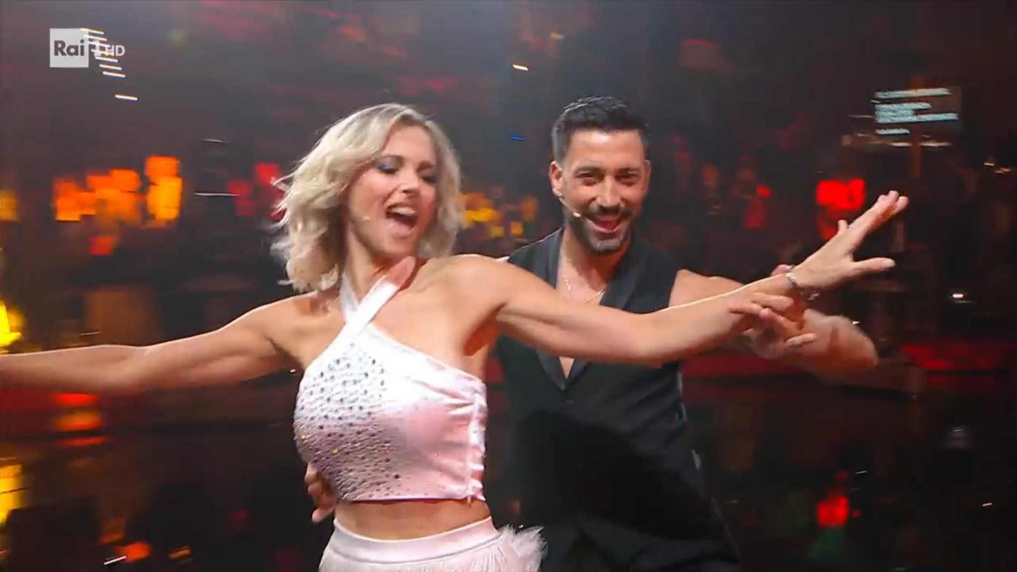 Ballando con le Stelle, Francesca Fialdini e Giovanni Pernice vincono la prima puntata