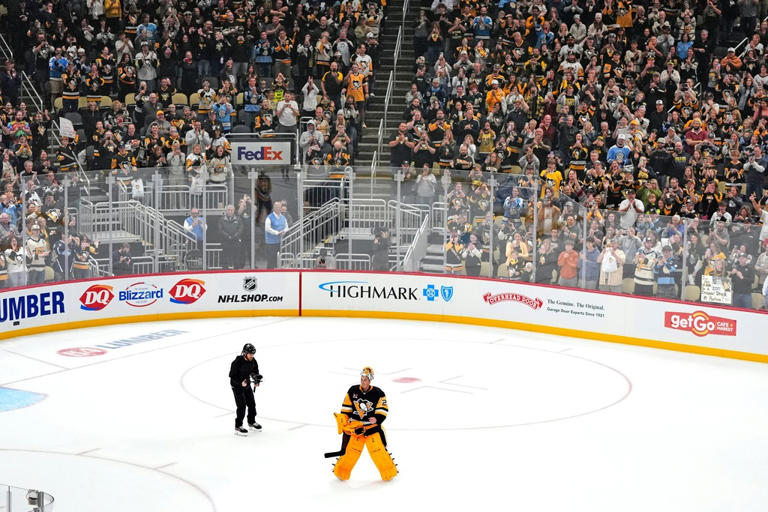 Marc-Andre Fleury receives emotional farewell in final game with Penguins
