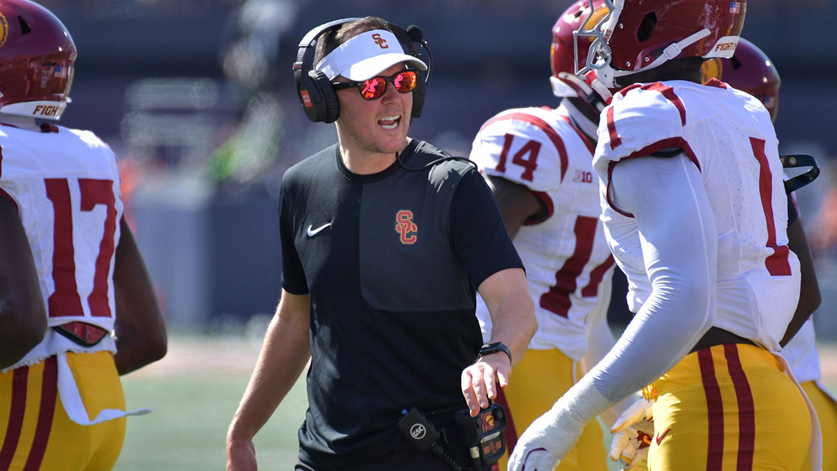 USC legend calls out Lincoln Riley after letdown Illinois loss
