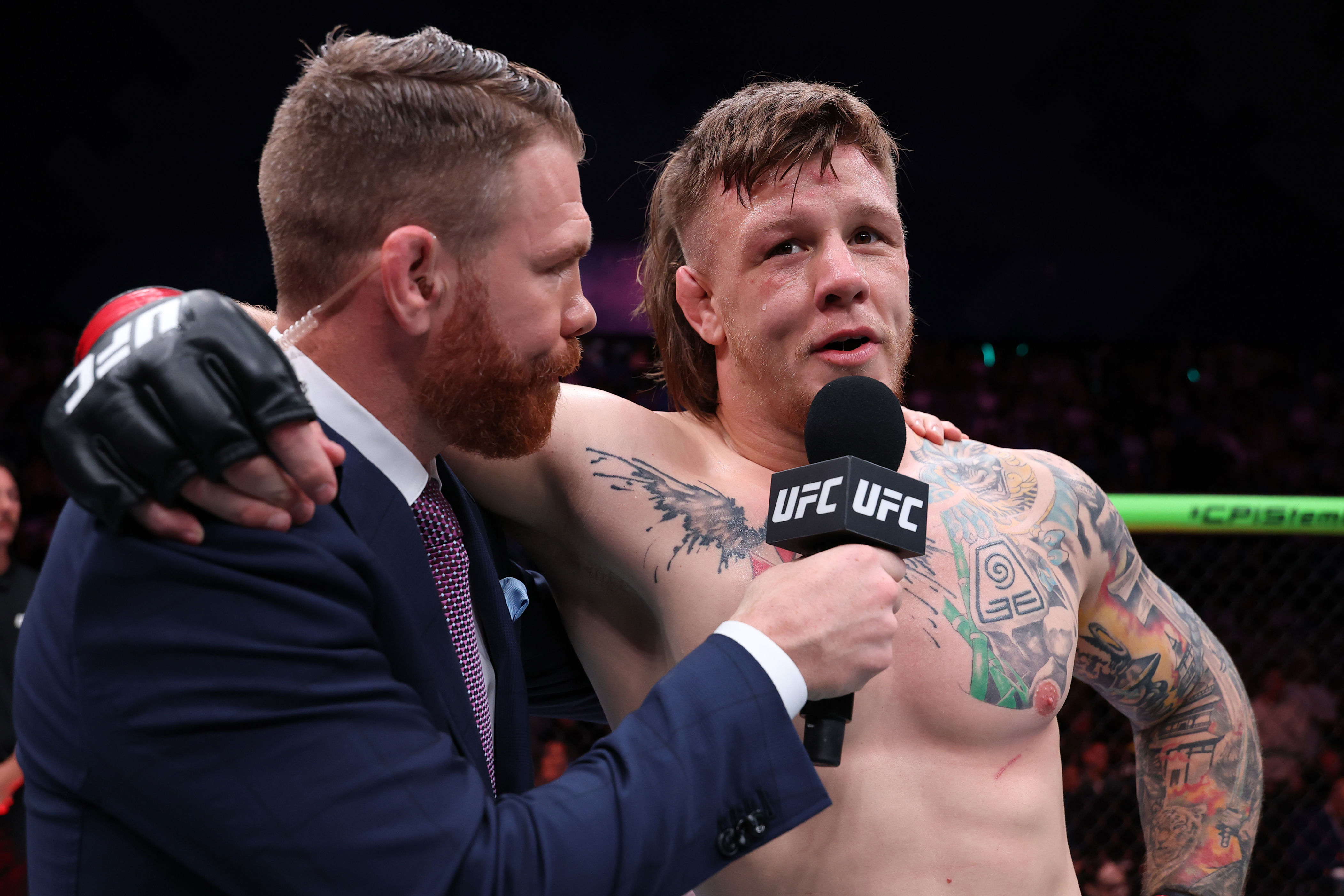 UFC Perth video: Jimmy Crute snatches nasty rear-naked choke neck crank ...
