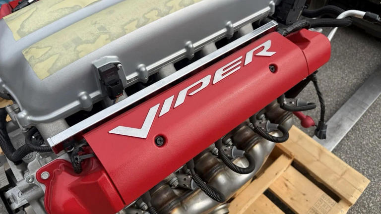 Someone Is Selling A 'New' 2010 Viper V10 Crate Engine