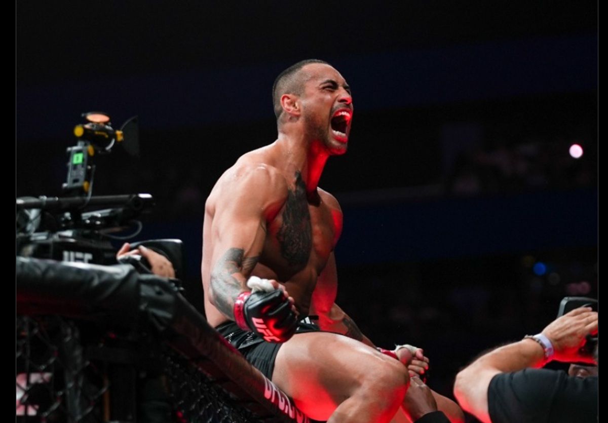 Carlos Ulberg dan Israel Adesanya dirumorkan berselisih, pelatih angkat ...