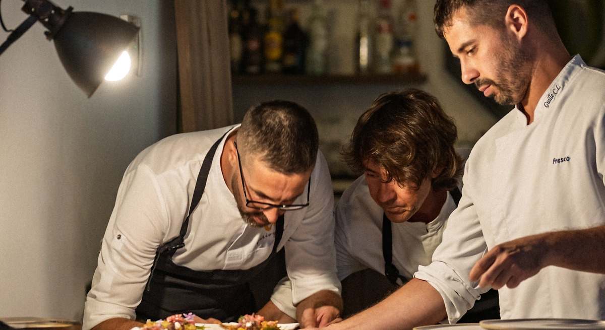 Un viaje gastronómico a la almadraba: Guille Collado y Luis Román ...