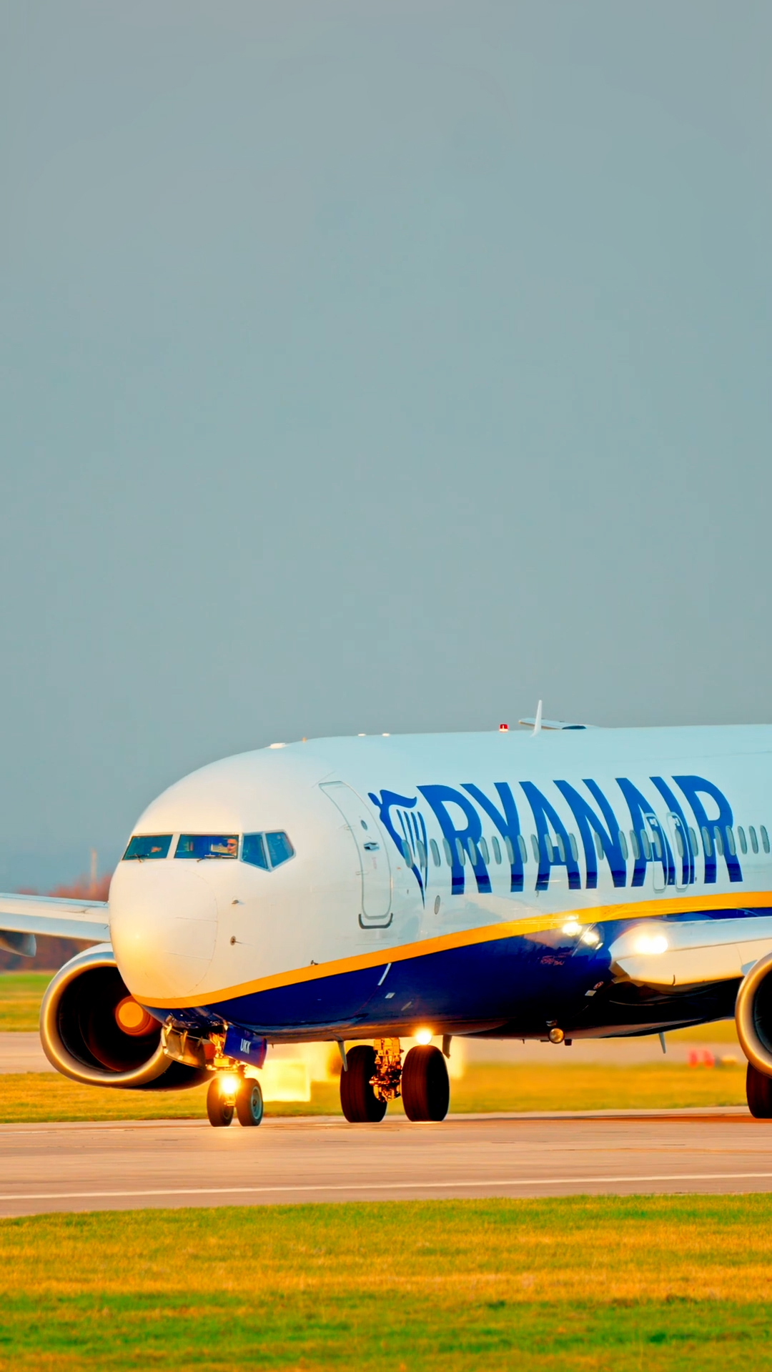 Golden Hour Scenes at Manchester Airport Captured in Stunning Light