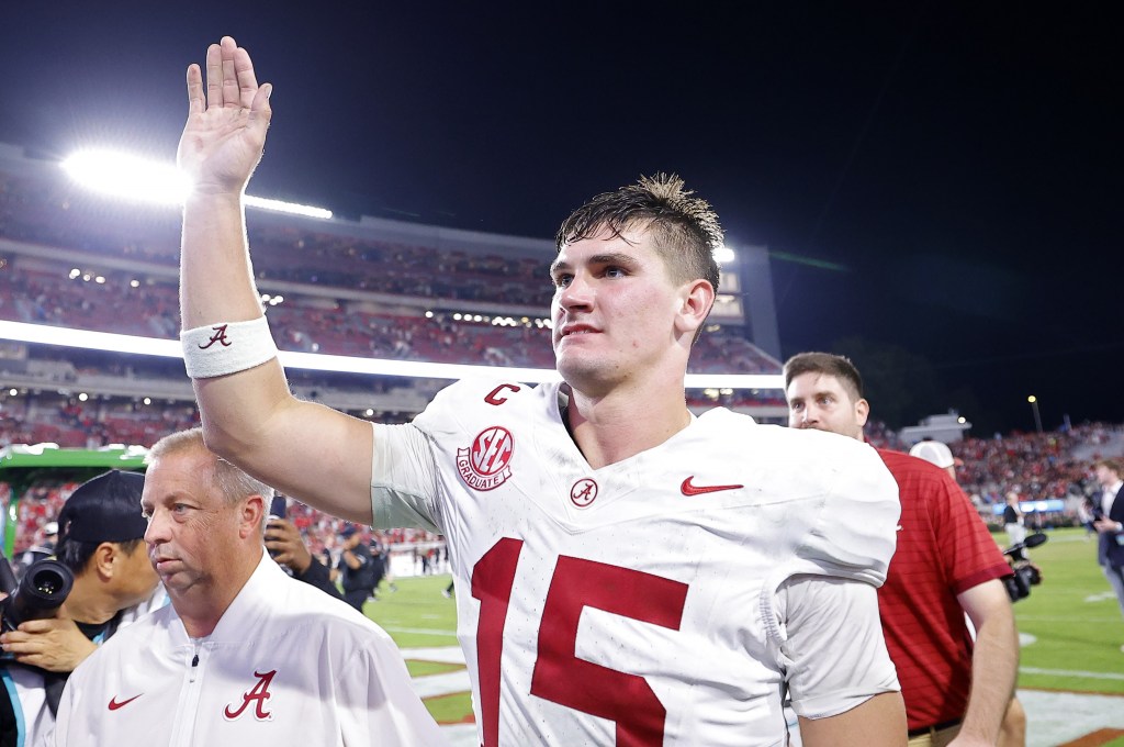 Georgia nipped by Alabama, suffers first home loss in six years