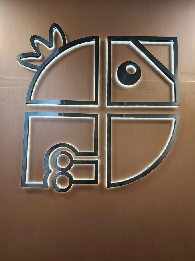 35 Dumb, Misleading, Or Inappropriate Designs That Businesses Clearly ...