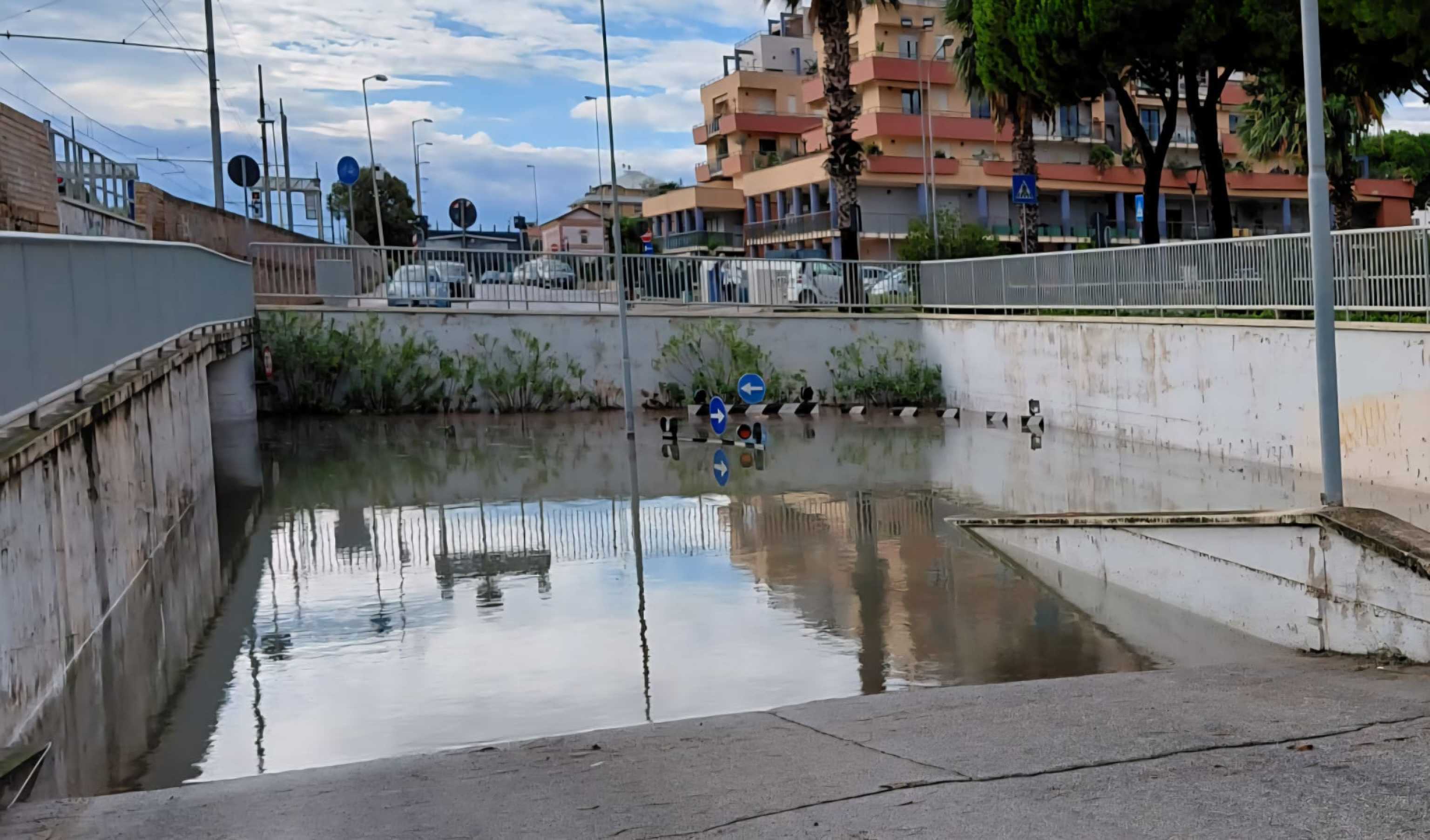 Sottopassi allagati e smottamenti nel Fermano per il maltempo