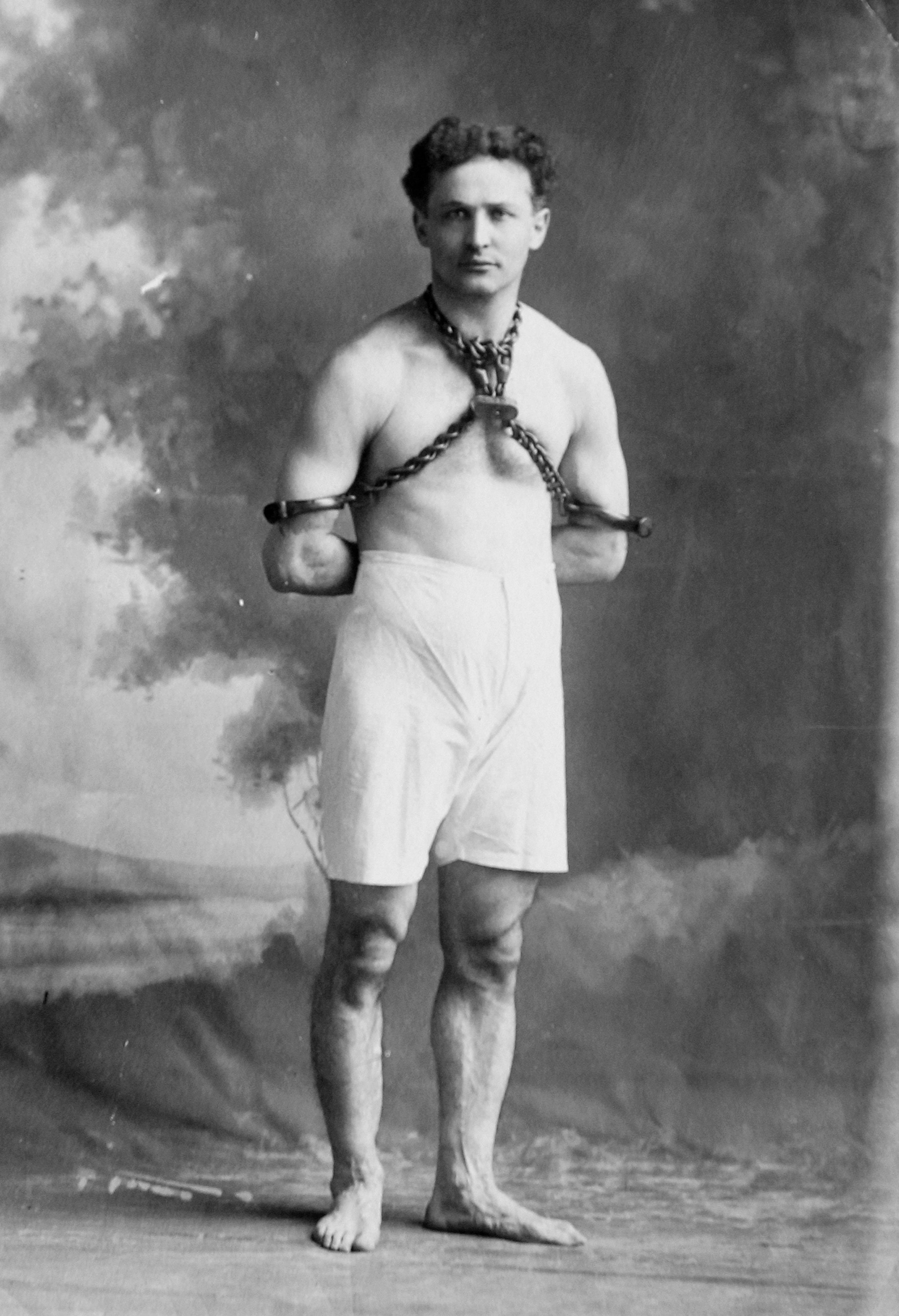 'Instructions for a Séance' will attempt to conjure Houdini in OKC