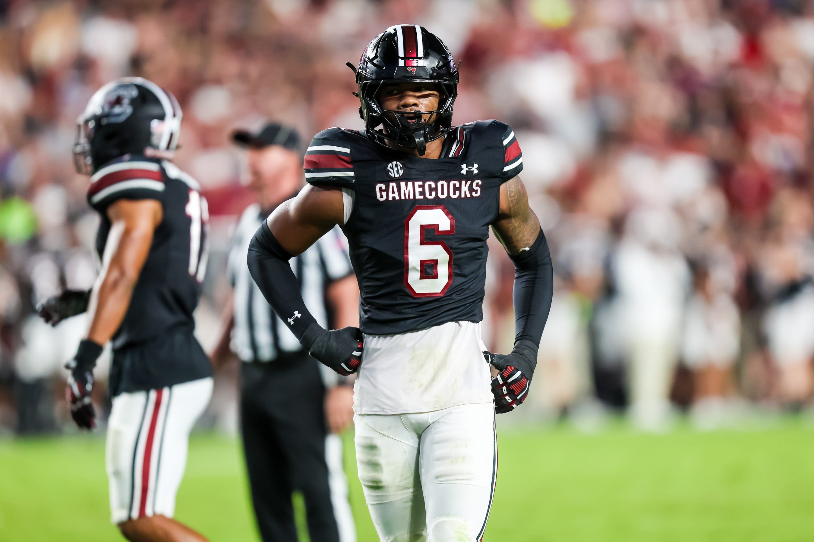 Potential LSU football transfer target returns to current school