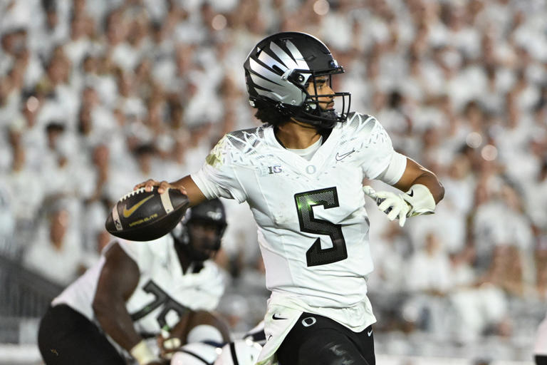 Oregon outlasts Penn State 30-24 in double overtime