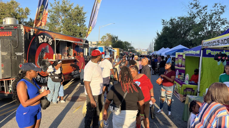 Crowds descend on Lucas Oil Stadium for Circle City Classic