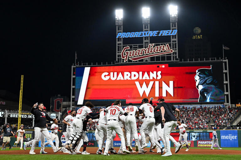 Cleveland Guardians clinch playoff spot in 2025 MLB postseason. Here's ...