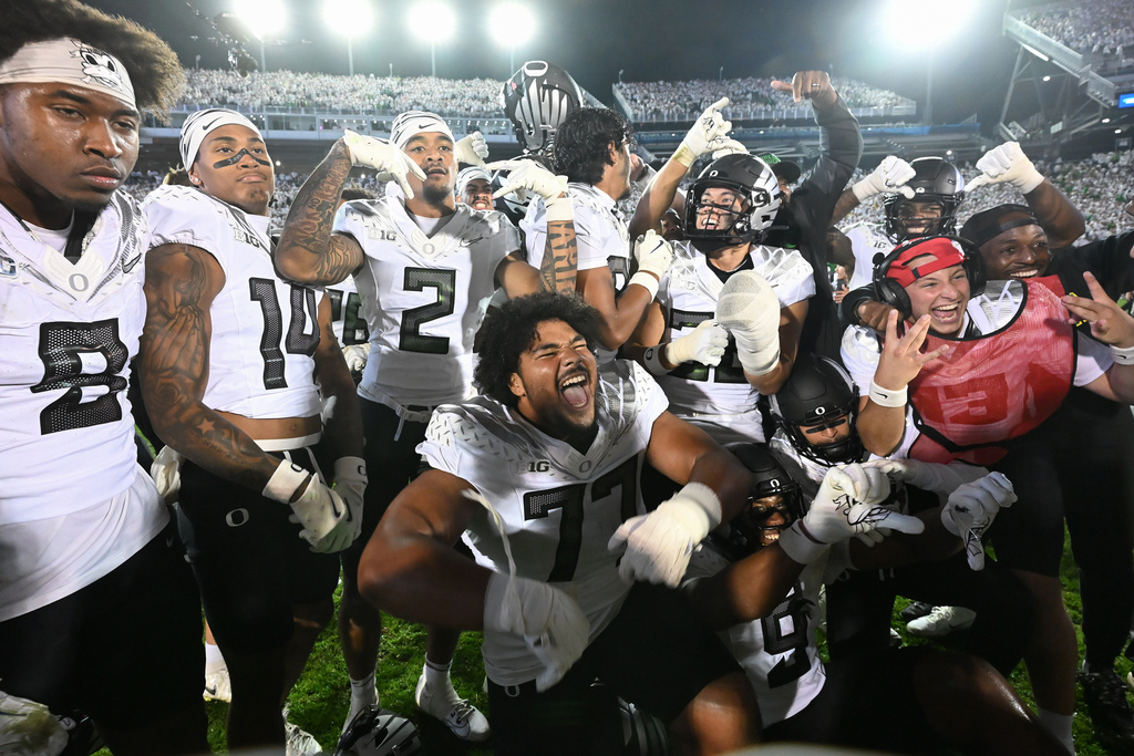 Oregon outlasts Penn State 30-24 in double overtime