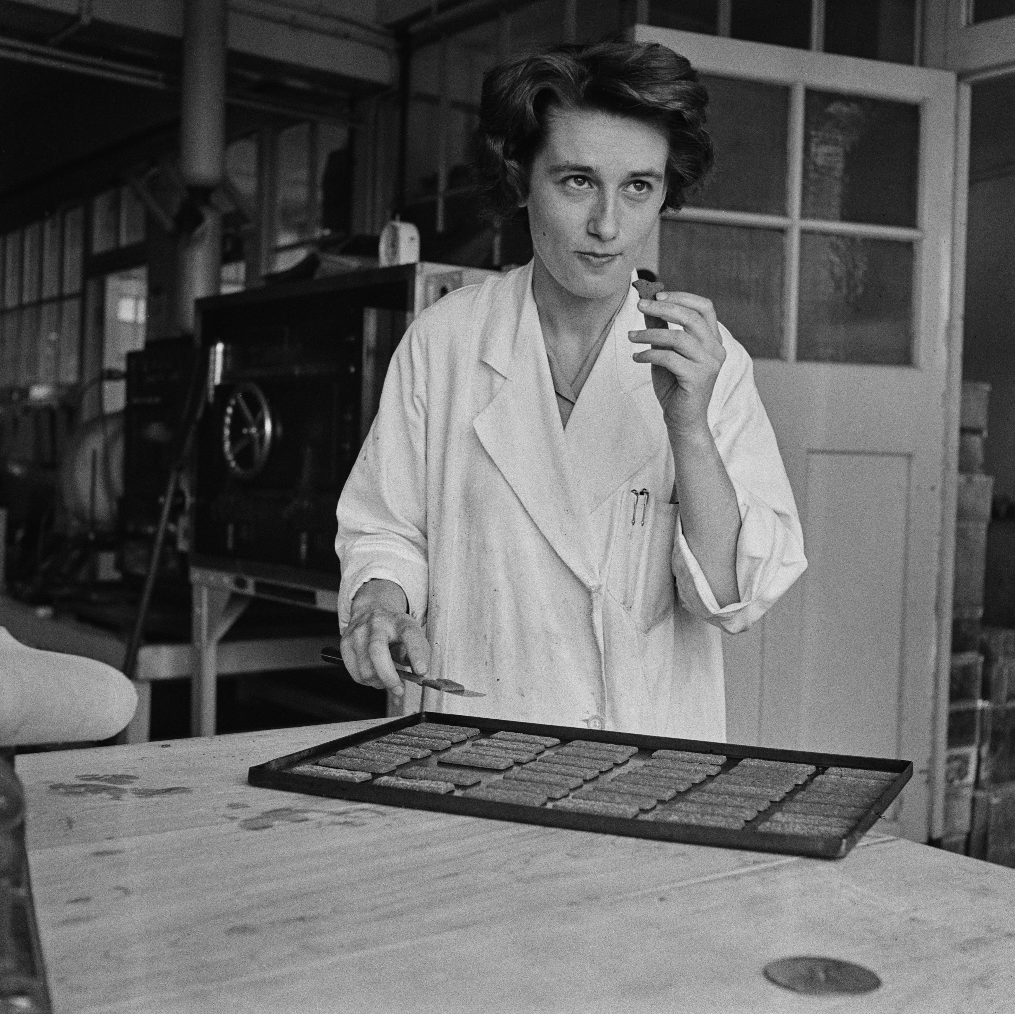 9 iconic British biscuits that remind you of childhood - with two ...