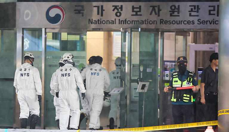 President Lee Condemns Network System Failures After Fire