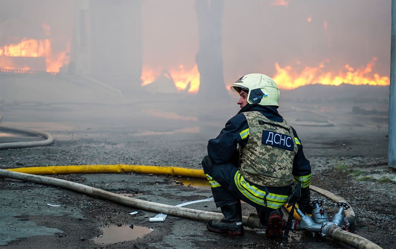 Hospital ablaze in Kyiv after Russian attack, victims possible
