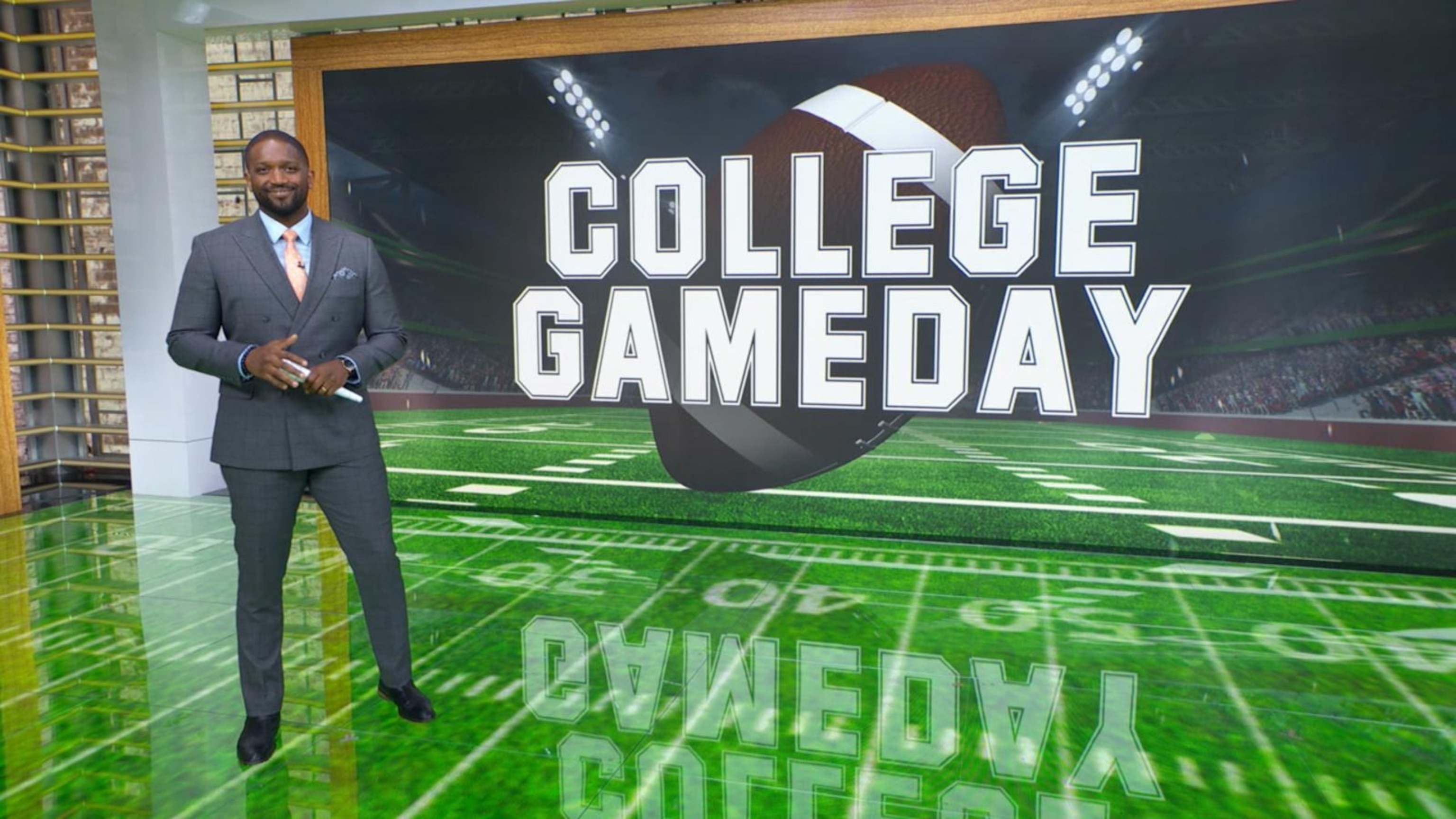 Big upsets and thrilling ends in college football