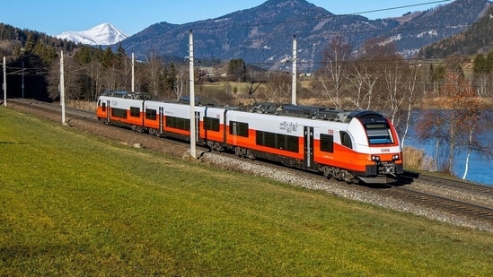 Must-see 5 scenic fall train rides across the US: Conway Scenic ...